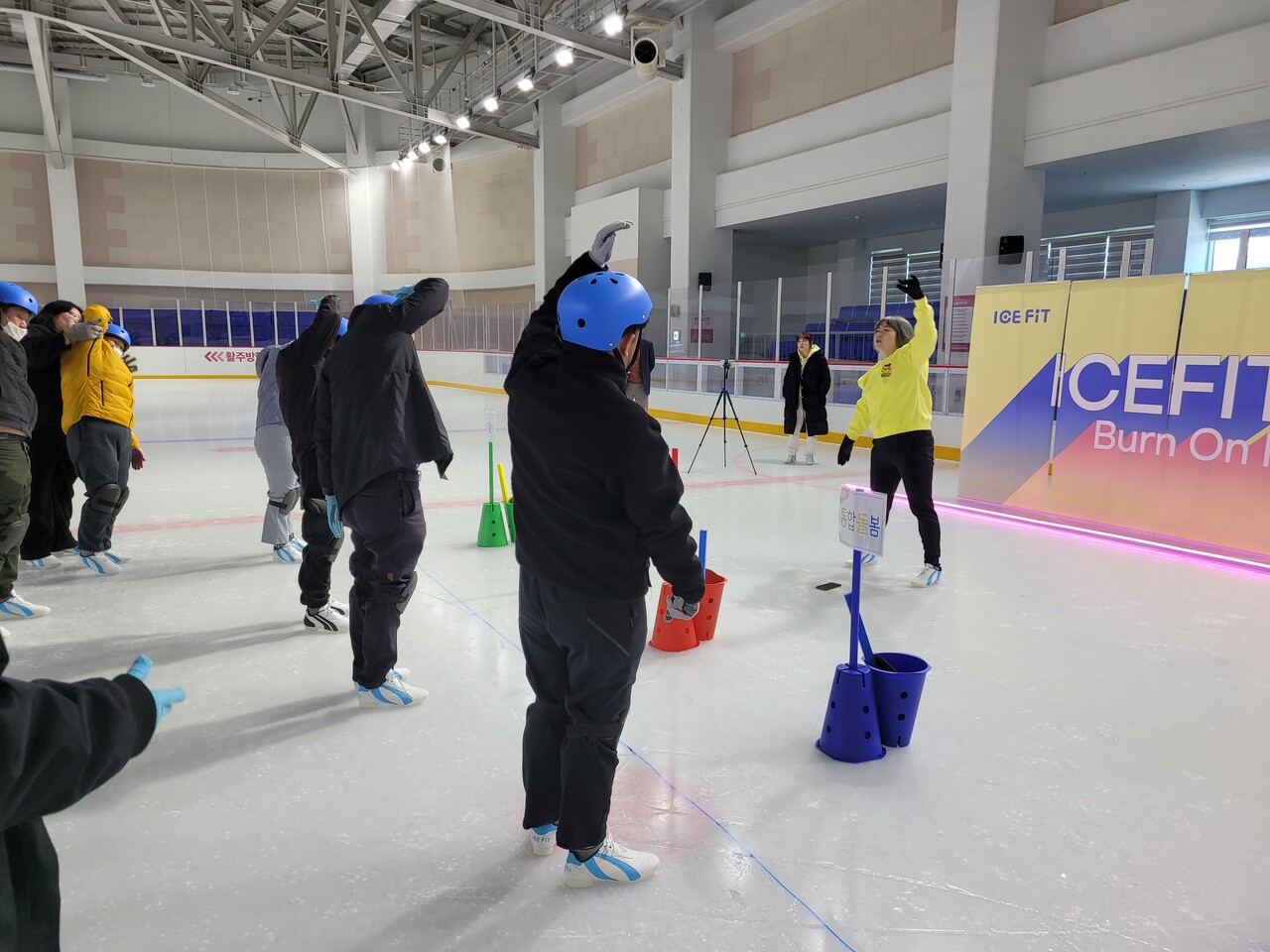“장애인도 걱정 없어요”...반다비 빙상장, 첫 무료강습 시작
