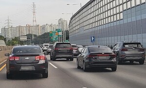 [고속도로 교통상황] 추석 연휴 첫날, 민족 대이동 시작...오전 11시 ‘가장 혼잡’